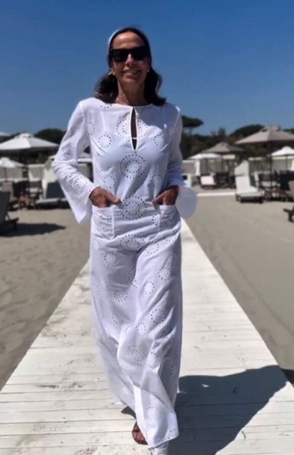 Cristina Parodi ci insegna come vestirci questa estate: il suo è un ...