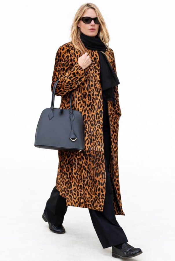 Il cappotto animalier torna protagonista e questa volta si porta con ...